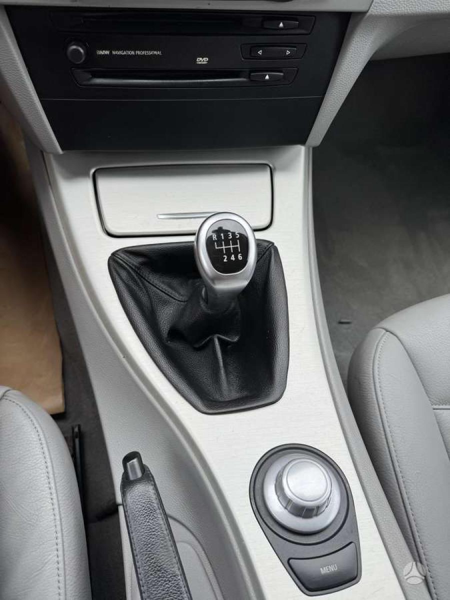 Black BMW 318 2006 in Telschi, with an engine capacity of 2.00 L and mileage of 210 thousand km for 4499 €, photo 26 on AUTOMOTO.COM.LV
