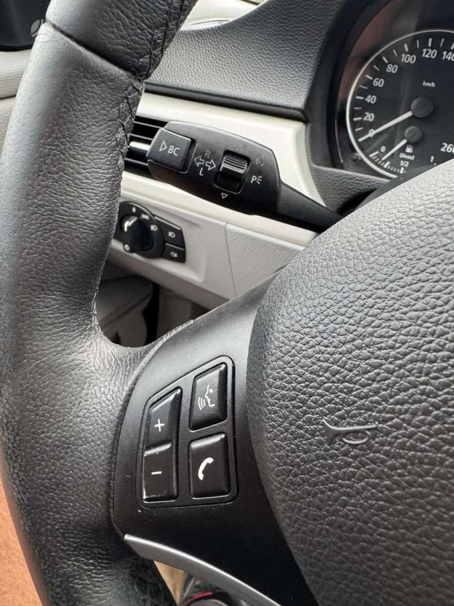 Black BMW 318 2006 in Telschi, with an engine capacity of 2.00 L and mileage of 210 thousand km for 4499 €, photo 28 on AUTOMOTO.COM.LV