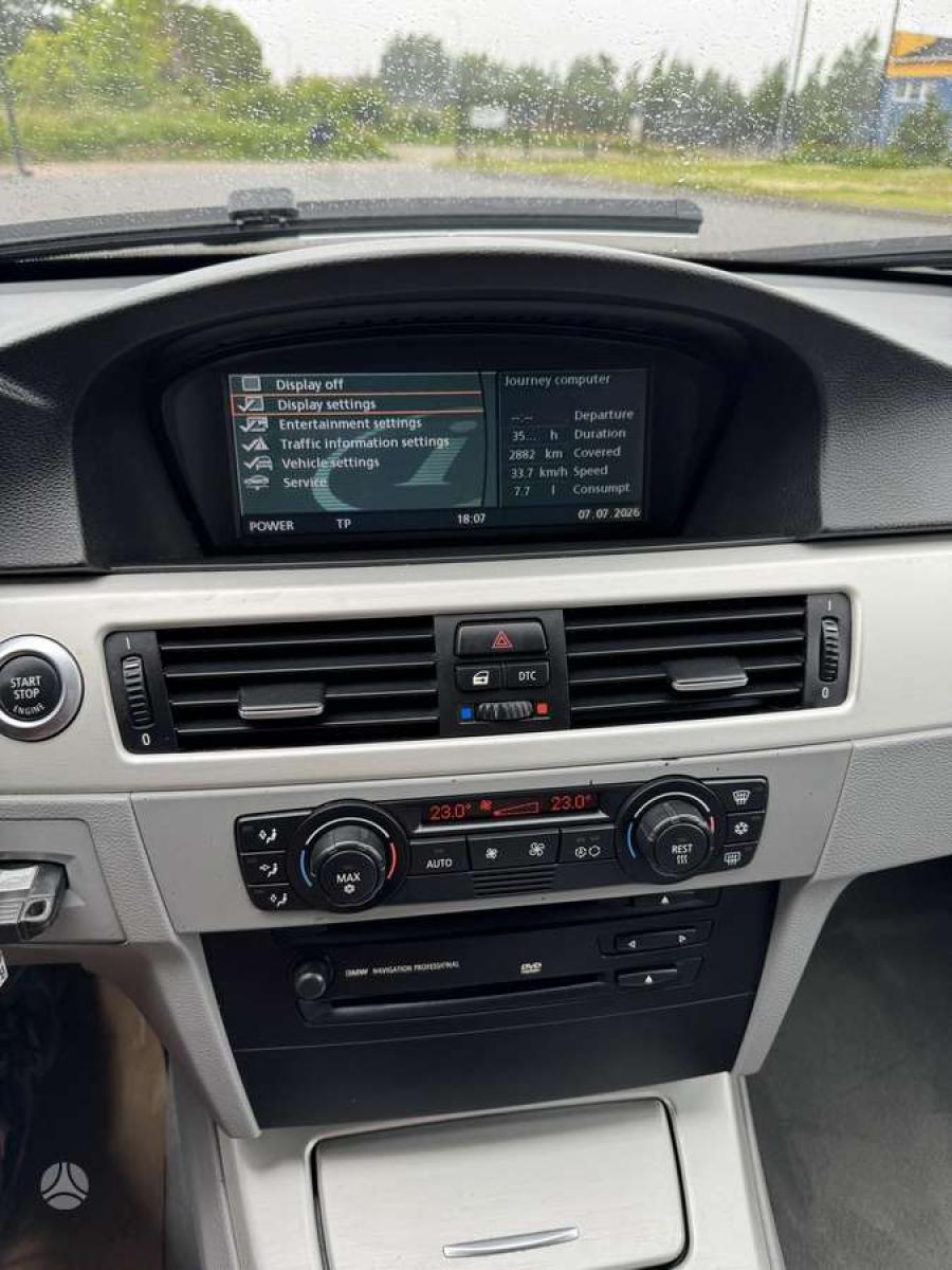 Black BMW 318 2006 in Telschi, with an engine capacity of 2.00 L and mileage of 210 thousand km for 4499 €, photo 30 on AUTOMOTO.COM.LV
