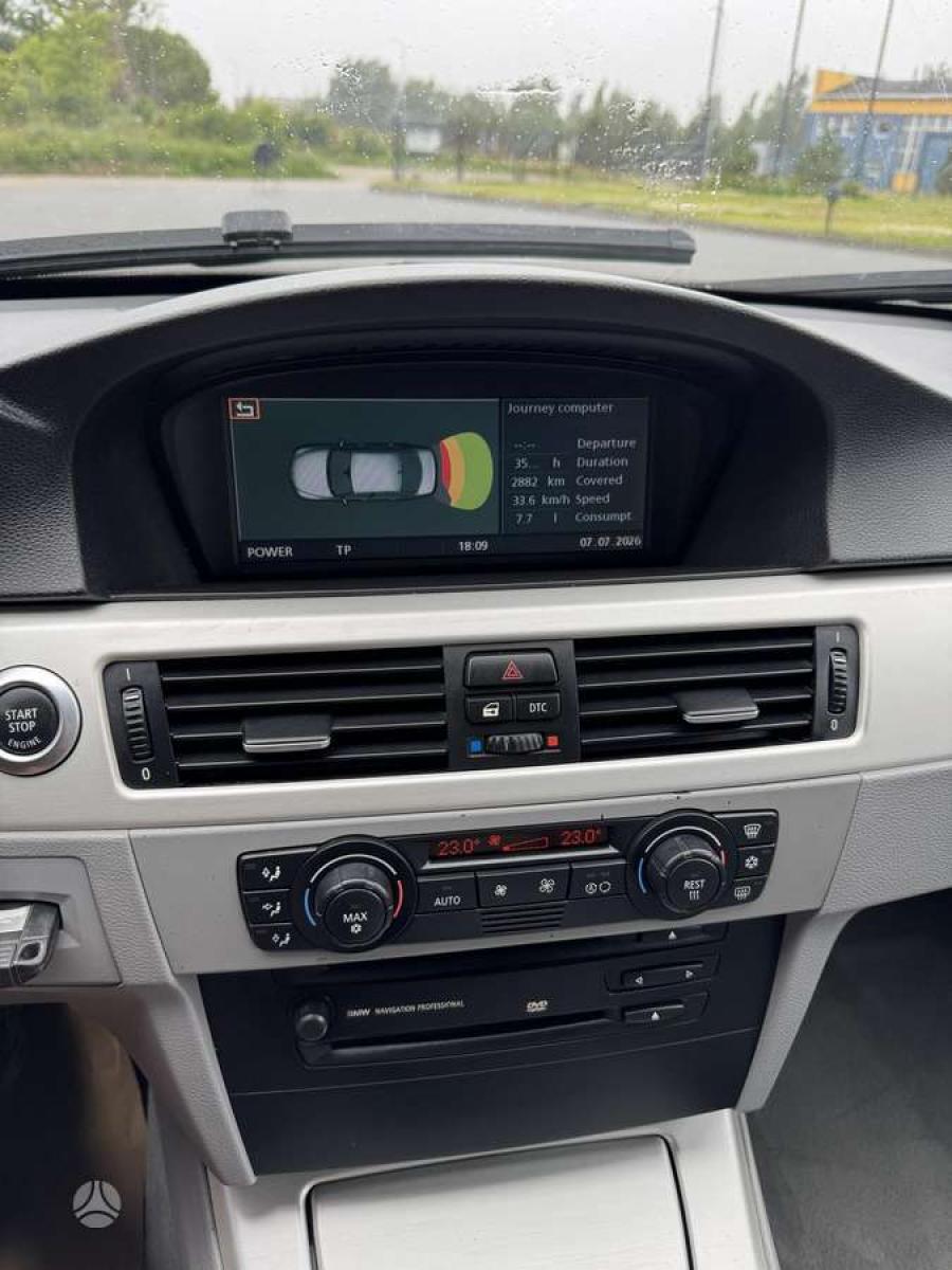Black BMW 318 2006 in Telschi, with an engine capacity of 2.00 L and mileage of 210 thousand km for 4499 €, photo 31 on AUTOMOTO.COM.LV