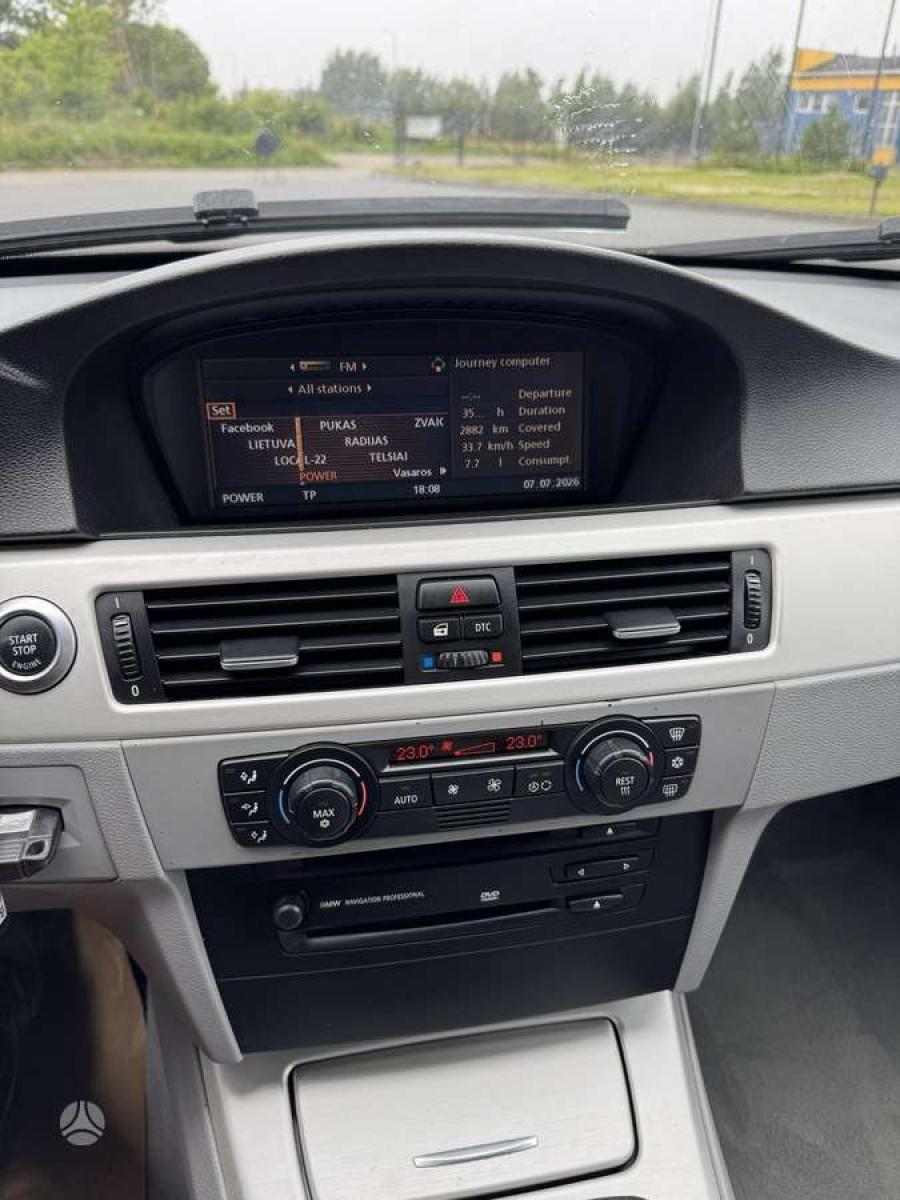 Black BMW 318 2006 in Telschi, with an engine capacity of 2.00 L and mileage of 210 thousand km for 4499 €, photo 33 on AUTOMOTO.COM.LV