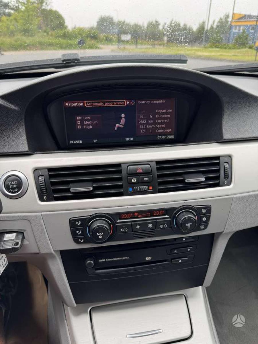 Black BMW 318 2006 in Telschi, with an engine capacity of 2.00 L and mileage of 210 thousand km for 4499 €, photo 34 on AUTOMOTO.COM.LV