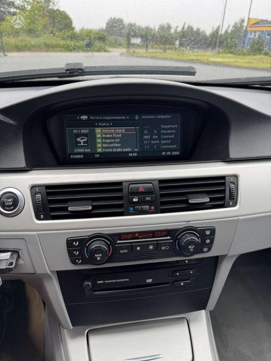 Black BMW 318 2006 in Telschi, with an engine capacity of 2.00 L and mileage of 210 thousand km for 4499 €, photo 37 on AUTOMOTO.COM.LV
