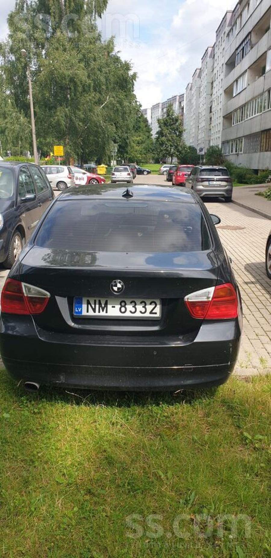 Black BMW 318 2006 in Riga, with an engine capacity of 2.00 L and mileage of 245 thousand km for 3000 €, photo 3 on AUTOMOTO.COM.LV