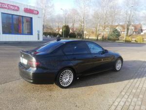 Black BMW 318 2006 in Riga, with an engine capacity of 1.80 L and mileage of 324 thousand km for 3300 €, photo 3 on AUTOMOTO.COM.LV