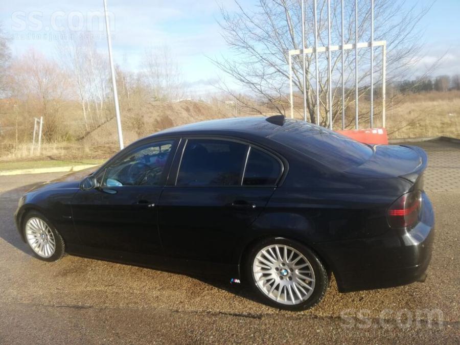 Black BMW 318 2006 in Riga, with an engine capacity of 1.80 L and mileage of 324 thousand km for 3300 €, photo 5 on AUTOMOTO.COM.LV