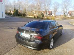 Black BMW 318 2006 in Riga, with an engine capacity of 1.80 L and mileage of 324 thousand km for 3300 €, photo 7 on AUTOMOTO.COM.LV