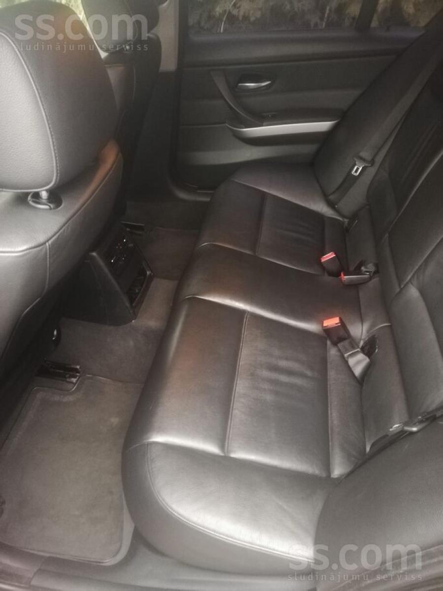 Black BMW 318 2006 in Riga, with an engine capacity of 1.80 L and mileage of 324 thousand km for 3300 €, photo 9 on AUTOMOTO.COM.LV