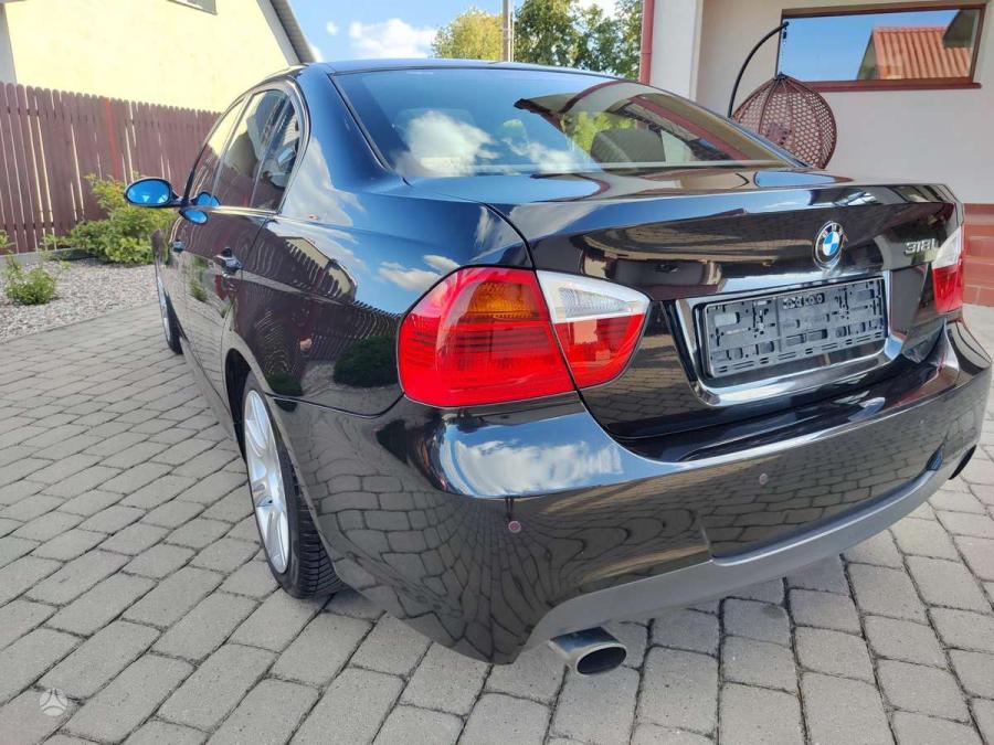 Black BMW 318 2006 in Marijampole, with an engine capacity of 2.00 L and mileage of 181 thousand km for 3799 €, photo 14 on AUTOMOTO.COM.LV