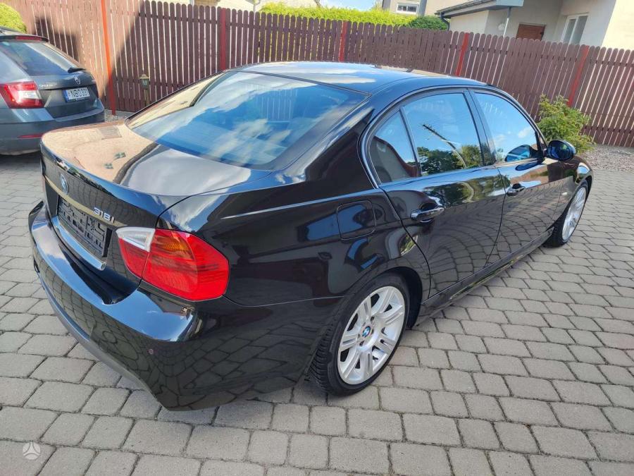 Black BMW 318 2006 in Marijampole, with an engine capacity of 2.00 L and mileage of 181 thousand km for 3799 €, photo 17 on AUTOMOTO.COM.LV