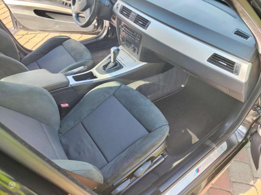Black BMW 318 2006 in Marijampole, with an engine capacity of 2.00 L and mileage of 181 thousand km for 3799 €, photo 21 on AUTOMOTO.COM.LV