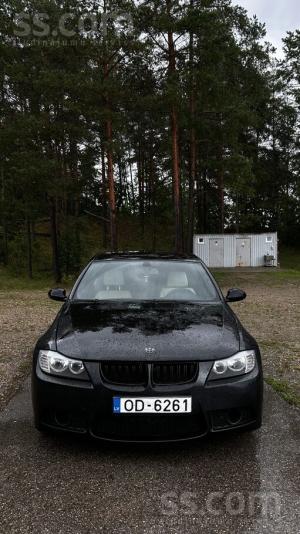 Melns BMW 318 2006 Madona, ar dzinēja tilpumu 2.00 L un nobraukumu 428 tūkst. km par 2600 €, foto  vietnē AUTOMOTO.COM.LV
