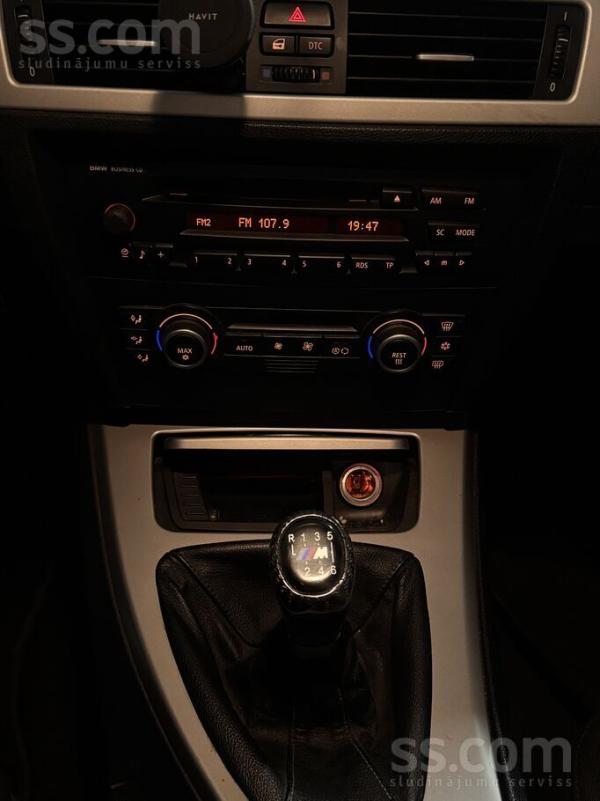 Black BMW 318 2007 in Riga, with an engine capacity of 2.00 L and mileage of 277 thousand km for 2000 €, photo 6 on AUTOMOTO.COM.LV