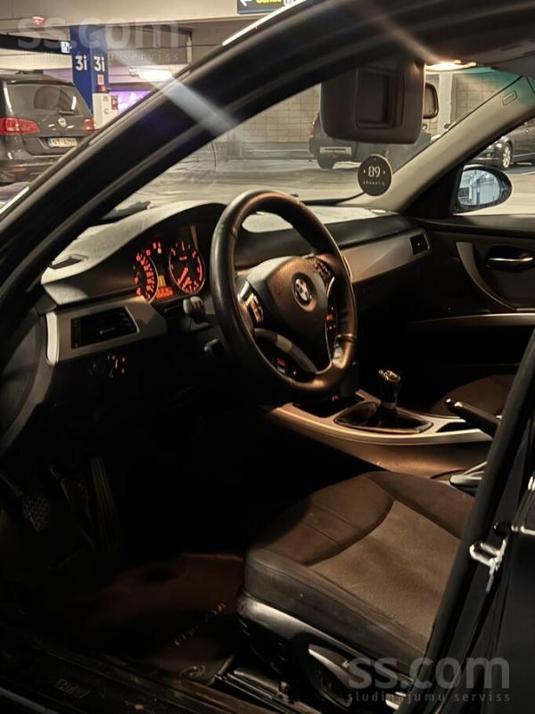 Black BMW 318 2007 in Riga, with an engine capacity of 2.00 L and mileage of 277 thousand km for 2000 €, photo 9 on AUTOMOTO.COM.LV