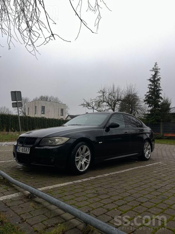 Black BMW 318 2007 in Riga, with an engine capacity of 2.00 L and mileage of 316 thousand km for 3750 €, photo 1 on AUTOMOTO.COM.LV