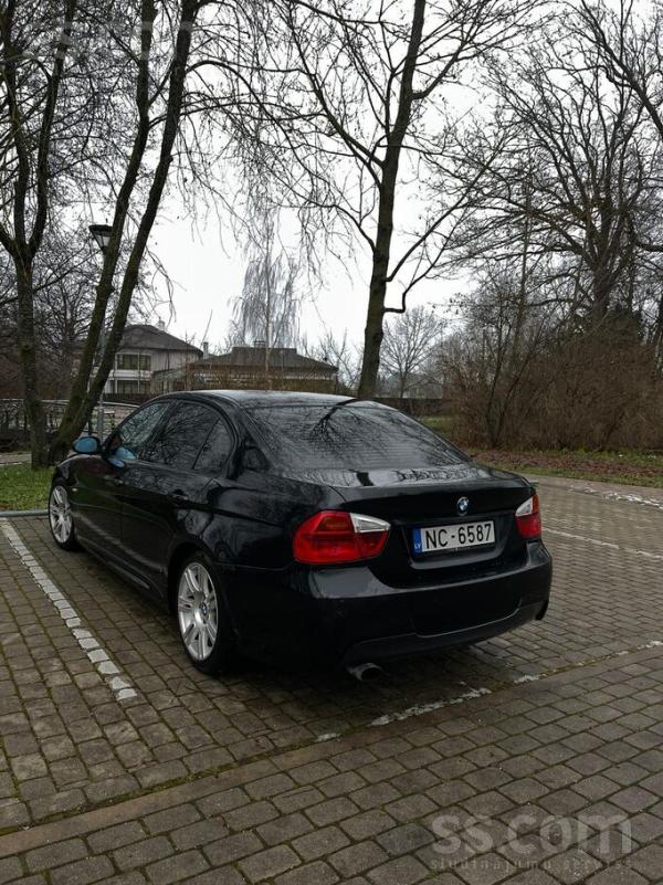 Black BMW 318 2007 in Riga, with an engine capacity of 2.00 L and mileage of 316 thousand km for 3750 €, photo 3 on AUTOMOTO.COM.LV