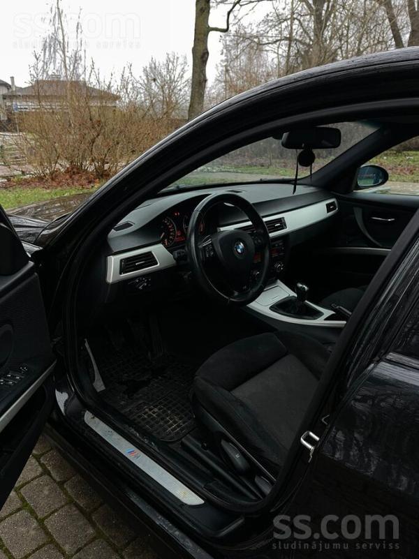 Black BMW 318 2007 in Riga, with an engine capacity of 2.00 L and mileage of 316 thousand km for 3750 €, photo 8 on AUTOMOTO.COM.LV