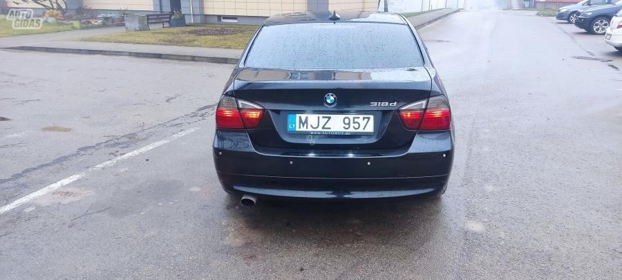 Black BMW 318 2007 in Kelme, with an engine capacity of 2.00 L and mileage of 339 thousand km for 2700 €, photo 3 on AUTOMOTO.COM.LV