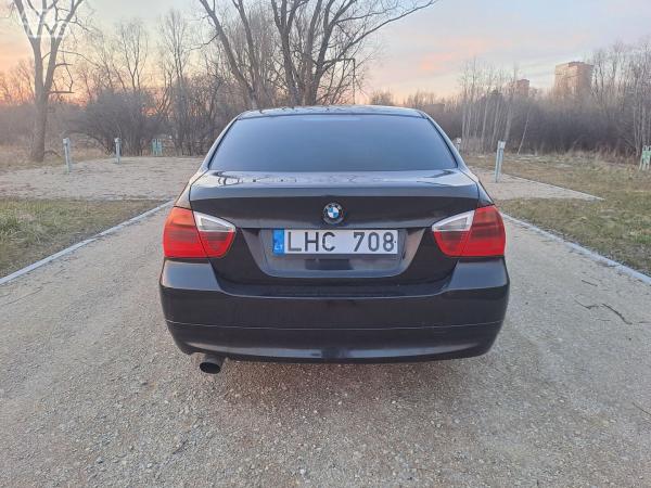 Black BMW 318 2007 in Klaipeda, with an engine capacity of 2.00 L and mileage of 352 thousand km for 2000 €, photo 4 on AUTOMOTO.COM.LV