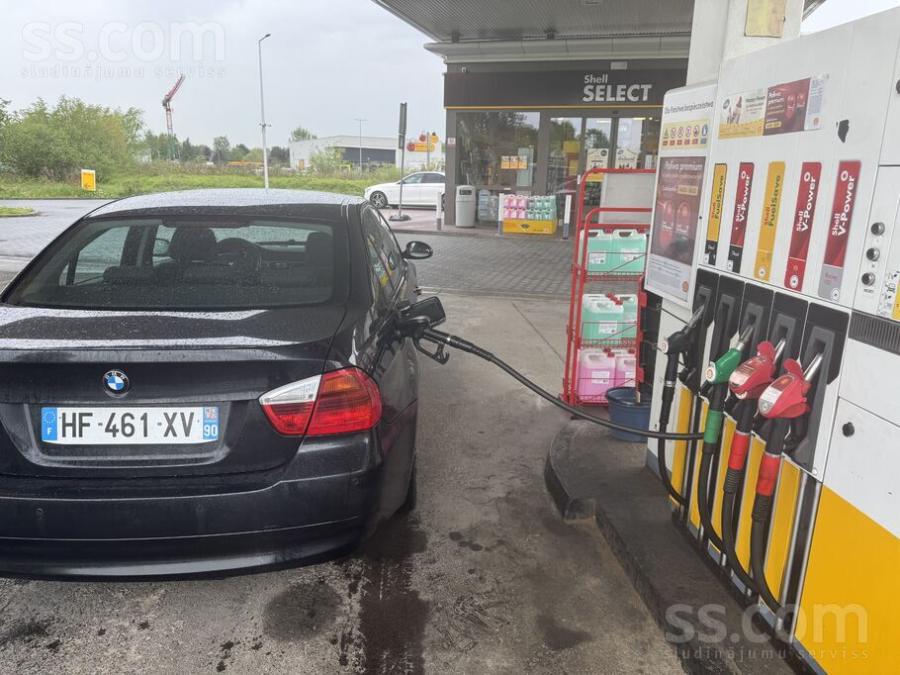 Melns BMW 318 2007 Rīga, ar dzinēja tilpumu 2.00 L un nobraukumu 325 tūkst. km par 5450 €, foto 14 vietnē AUTOMOTO.COM.LV