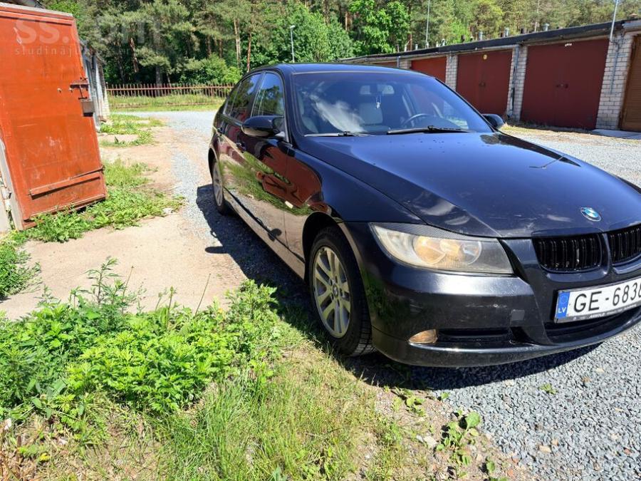 Black BMW 318 2007 in Riga, with an engine capacity of 2.00 L and mileage of 272 thousand km for 2350 €, photo 4 on AUTOMOTO.COM.LV