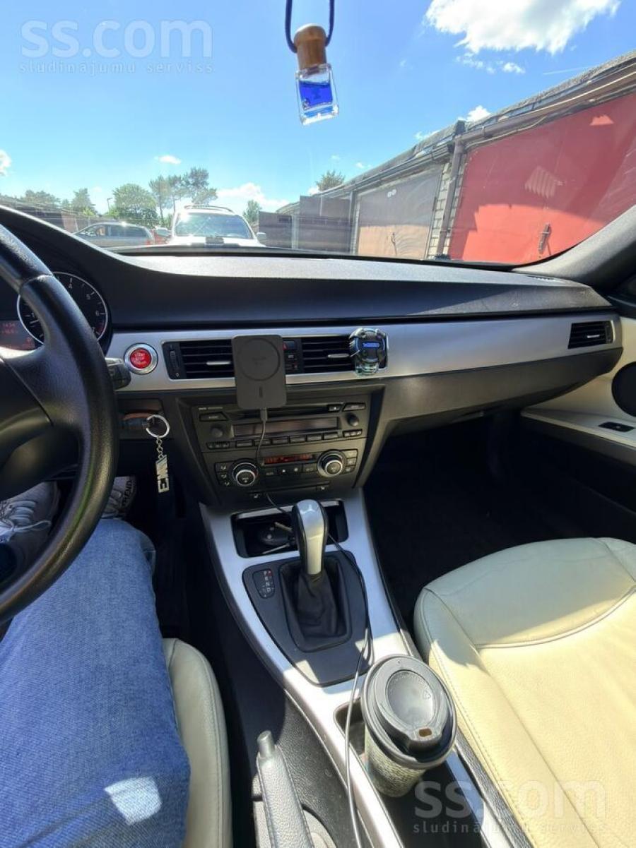 Black BMW 318 2007 in Riga, with an engine capacity of 2.00 L and mileage of 272 thousand km for 2350 €, photo 12 on AUTOMOTO.COM.LV