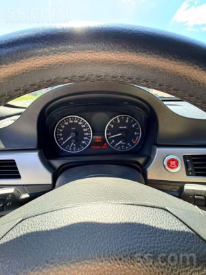 Black BMW 318 2007 in Riga, with an engine capacity of 2.00 L and mileage of 272 thousand km for 2350 €, photo 13 on AUTOMOTO.COM.LV