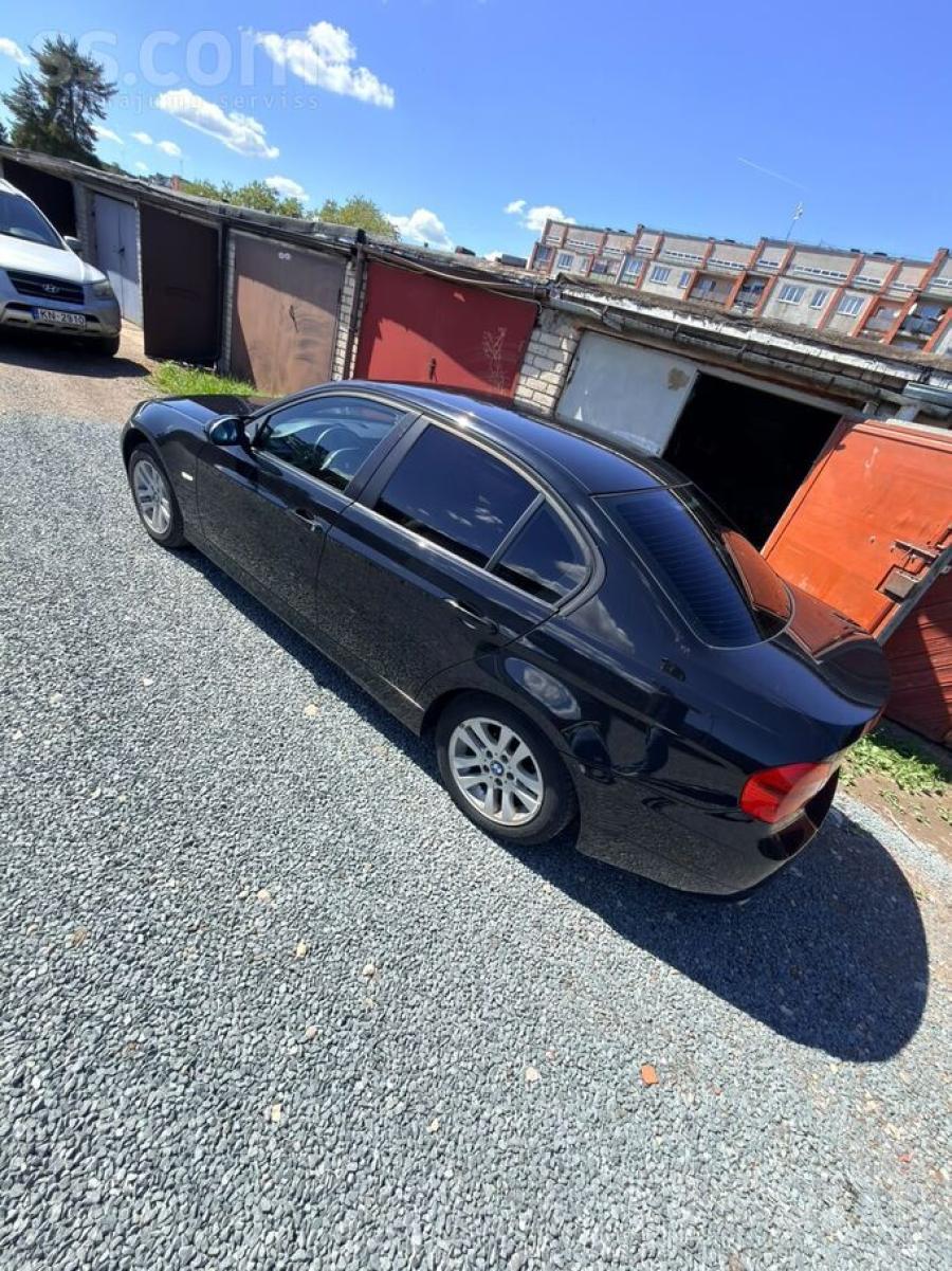 Black BMW 318 2007 in Riga, with an engine capacity of 2.00 L and mileage of 272 thousand km for 2350 €, photo 15 on AUTOMOTO.COM.LV