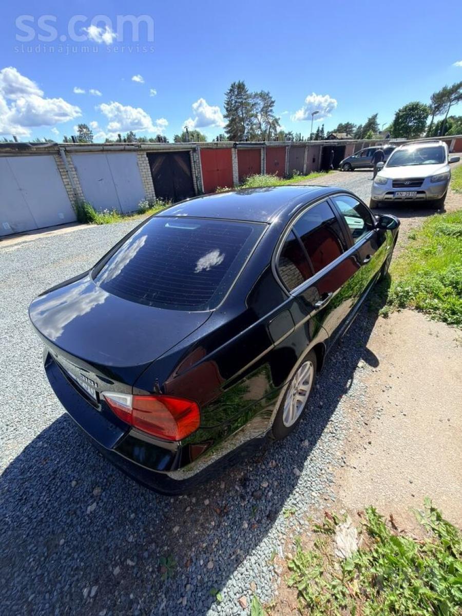 Black BMW 318 2007 in Riga, with an engine capacity of 2.00 L and mileage of 272 thousand km for 2350 €, photo 17 on AUTOMOTO.COM.LV