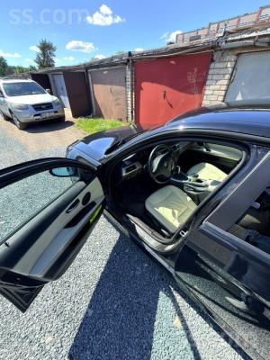 Black BMW 318 2007 in Riga, with an engine capacity of 2.00 L and mileage of 272 thousand km for 2350 €, photo 25 on AUTOMOTO.COM.LV