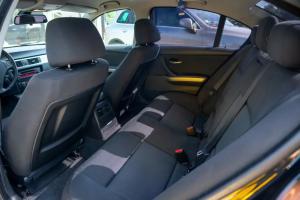 Black BMW 318 2007 in Liepaja, with an engine capacity of 2.00 L and mileage of 261 thousand km for 4900 €, photo 10 on AUTOMOTO.COM.LV
