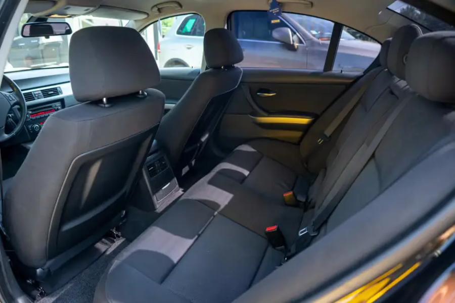 Black BMW 318 2007 in Liepaja, with an engine capacity of 2.00 L and mileage of 261 thousand km for 4900 €, photo 10 on AUTOMOTO.COM.LV
