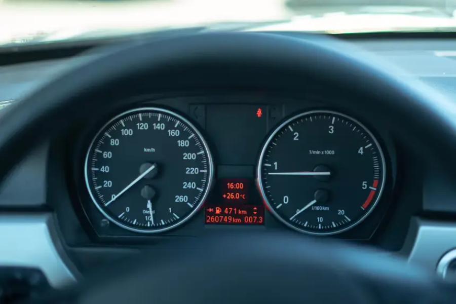 Black BMW 318 2007 in Liepaja, with an engine capacity of 2.00 L and mileage of 261 thousand km for 4900 €, photo 15 on AUTOMOTO.COM.LV
