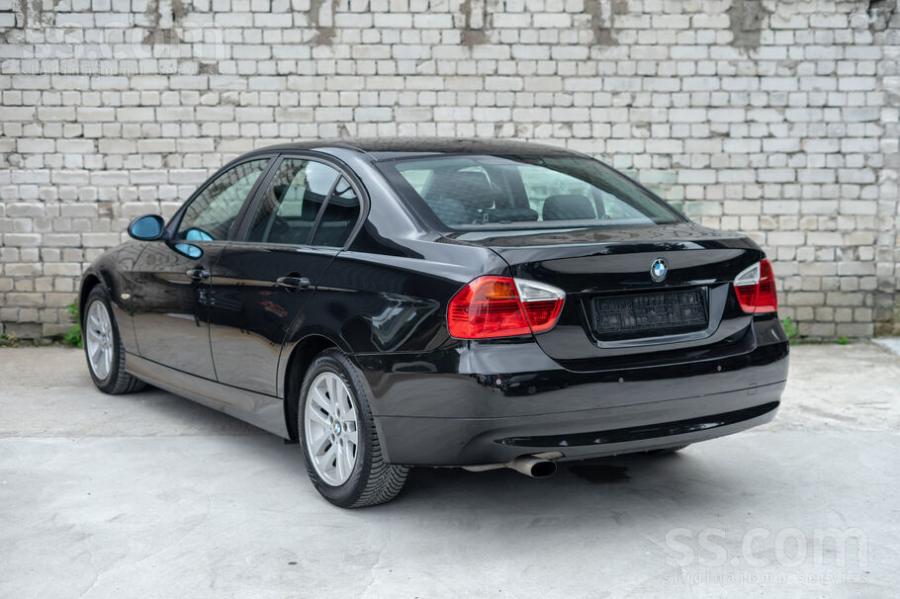 Black BMW 318 2007 in Liepaja, with an engine capacity of 2.00 L and mileage of 276 thousand km for 4400 €, photo 3 on AUTOMOTO.COM.LV