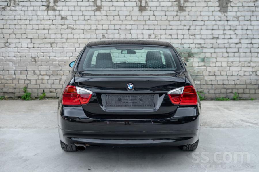 Black BMW 318 2007 in Liepaja, with an engine capacity of 2.00 L and mileage of 276 thousand km for 4400 €, photo 4 on AUTOMOTO.COM.LV