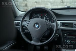 Black BMW 318 2007 in Liepaja, with an engine capacity of 2.00 L and mileage of 276 thousand km for 4400 €, photo 15 on AUTOMOTO.COM.LV