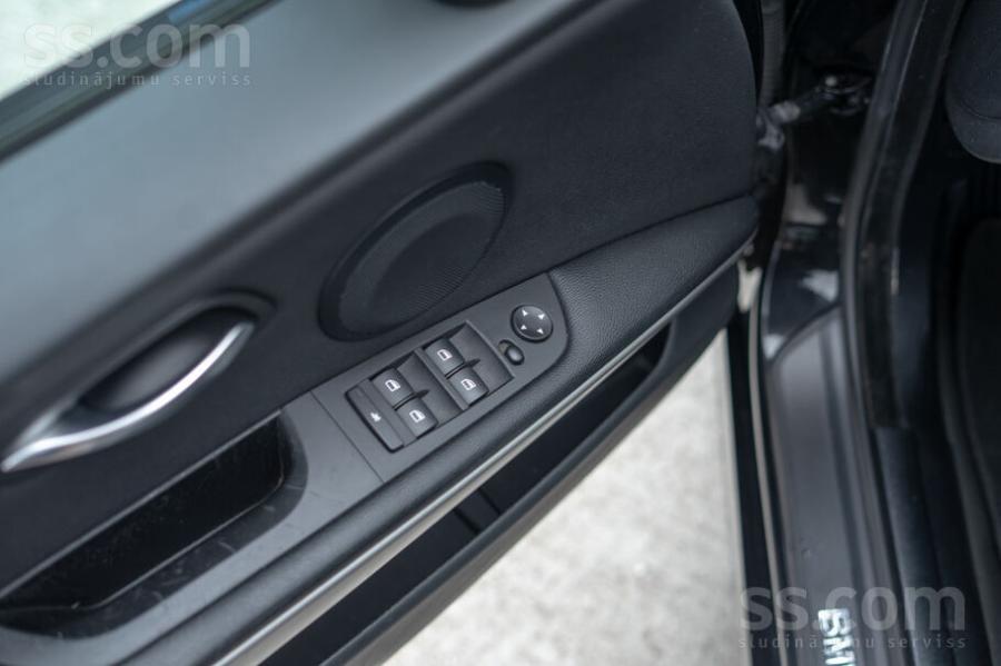 Black BMW 318 2007 in Liepaja, with an engine capacity of 2.00 L and mileage of 276 thousand km for 4400 €, photo 21 on AUTOMOTO.COM.LV