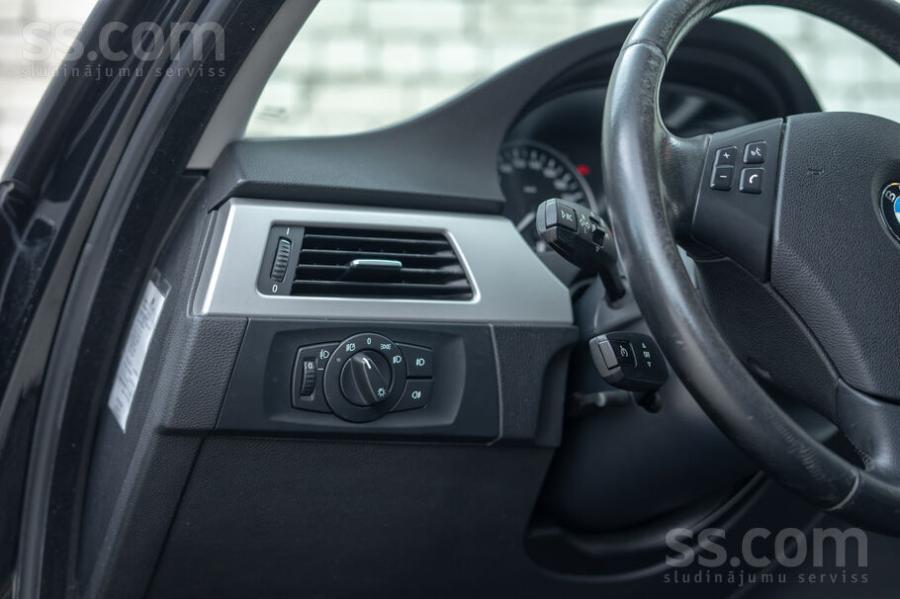 Black BMW 318 2007 in Liepaja, with an engine capacity of 2.00 L and mileage of 276 thousand km for 4400 €, photo 23 on AUTOMOTO.COM.LV