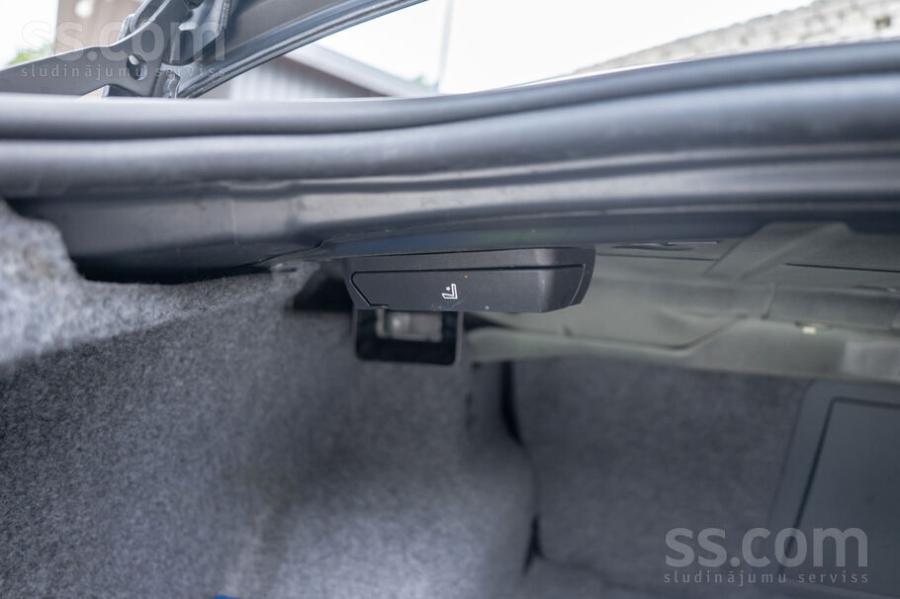 Black BMW 318 2007 in Liepaja, with an engine capacity of 2.00 L and mileage of 276 thousand km for 4400 €, photo 24 on AUTOMOTO.COM.LV