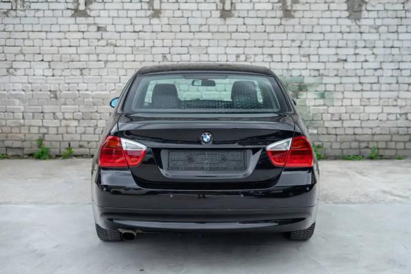 Melns BMW 318 2007 Liepāja, ar dzinēja tilpumu 2.00 L un nobraukumu 276 tūkst. km par 4400 €, foto 3 vietnē AUTOMOTO.COM.LV