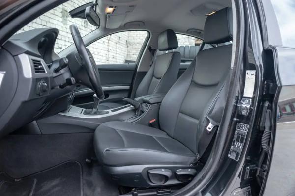 Melns BMW 318 2007 Liepāja, ar dzinēja tilpumu 2.00 L un nobraukumu 276 tūkst. km par 4400 €, foto 9 vietnē AUTOMOTO.COM.LV