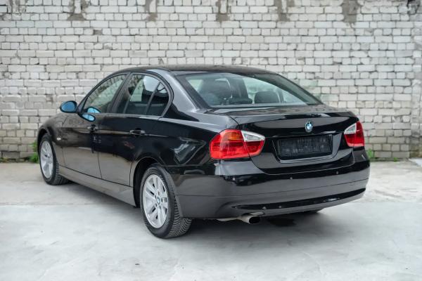 Melns BMW 318 2007 Liepāja, ar dzinēja tilpumu 2.00 L un nobraukumu 276 tūkst. km par 4400 €, foto 3 vietnē AUTOMOTO.COM.LV