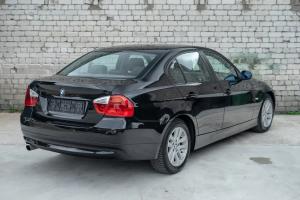 Black BMW 318 2007 in Liepaja, with an engine capacity of 2.00 L and mileage of 276 thousand km for 4400 €, photo 5 on AUTOMOTO.COM.LV