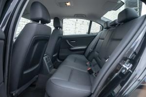 Black BMW 318 2007 in Liepaja, with an engine capacity of 2.00 L and mileage of 276 thousand km for 4400 €, photo 7 on AUTOMOTO.COM.LV