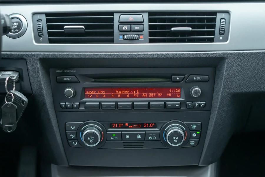 Black BMW 318 2007 in Liepaja, with an engine capacity of 2.00 L and mileage of 276 thousand km for 4400 €, photo 9 on AUTOMOTO.COM.LV