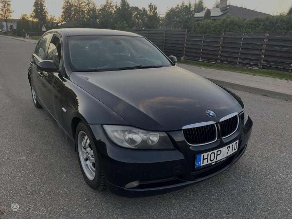 Black BMW 318 2007 in Vilnius, with an engine capacity of 2.00 L and mileage of 312 thousand km for 2470 €, photo 4 on AUTOMOTO.COM.LV