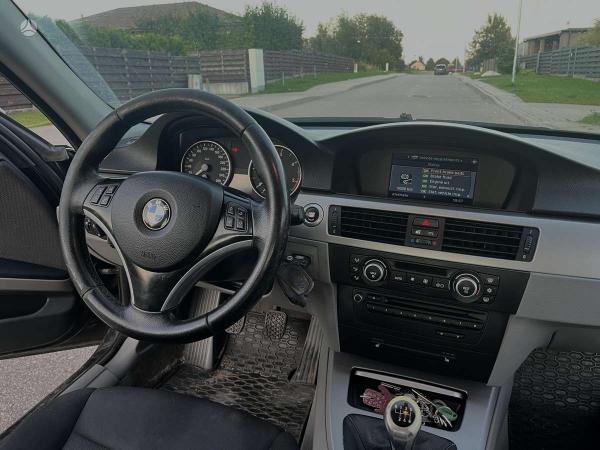 Black BMW 318 2007 in Vilnius, with an engine capacity of 2.00 L and mileage of 312 thousand km for 2470 €, photo 6 on AUTOMOTO.COM.LV
