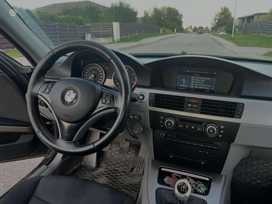 Black BMW 318 2007 in Vilnius, with an engine capacity of 2.00 L and mileage of 312 thousand km for 2470 €, photo 6 on AUTOMOTO.COM.LV