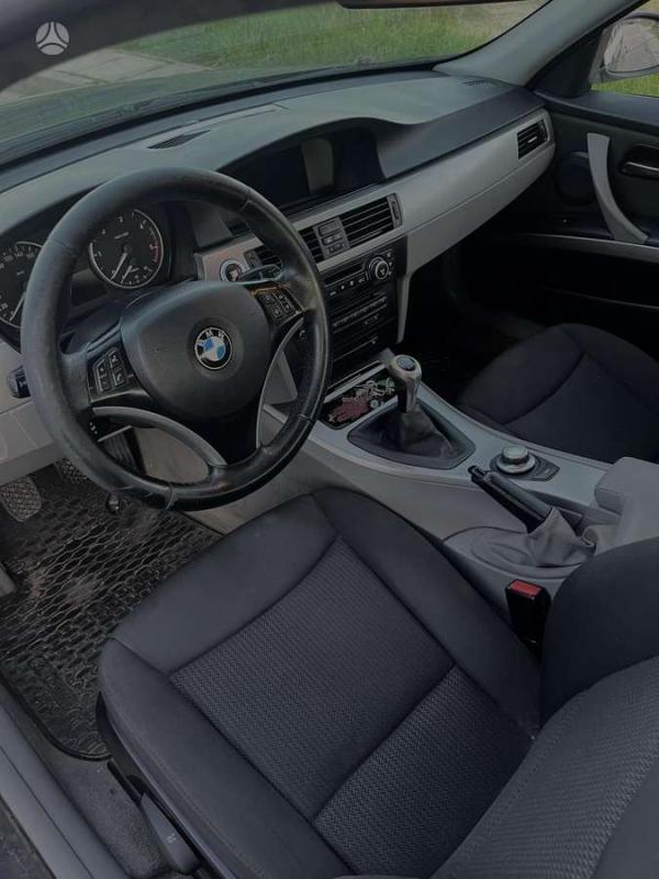Black BMW 318 2007 in Vilnius, with an engine capacity of 2.00 L and mileage of 312 thousand km for 2470 €, photo 7 on AUTOMOTO.COM.LV