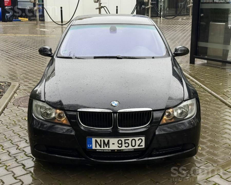 Black BMW 318 2007 in Riga, with an engine capacity of 2.00 L and mileage of 308 thousand km for 2490 €, photo 3 on AUTOMOTO.COM.LV